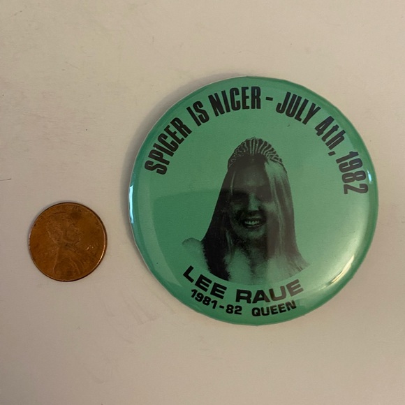 Accessories | Vintage Minnesota Fair 1982 Lee Raue Queen Button Pin ...